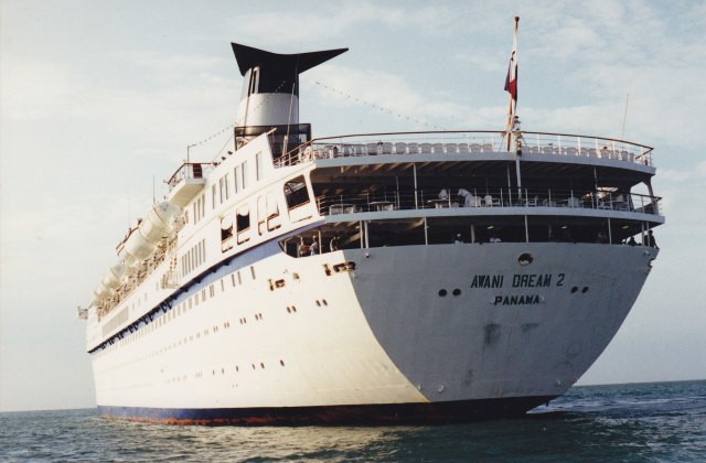No.1042 Cunard Countess launched in 1974 | The World's Passenger Ships
