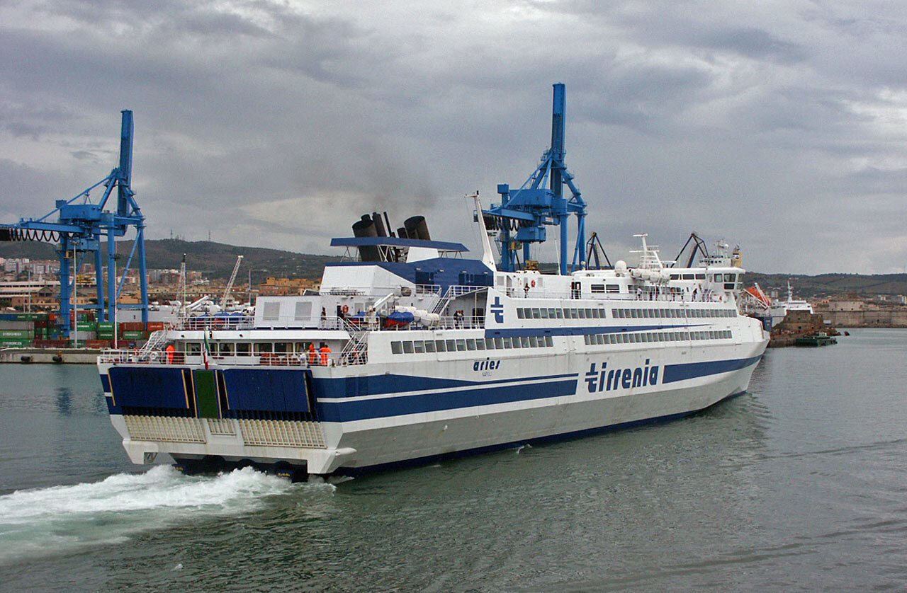 No.1474 Aries launched 1998 | The World's Passenger Ships