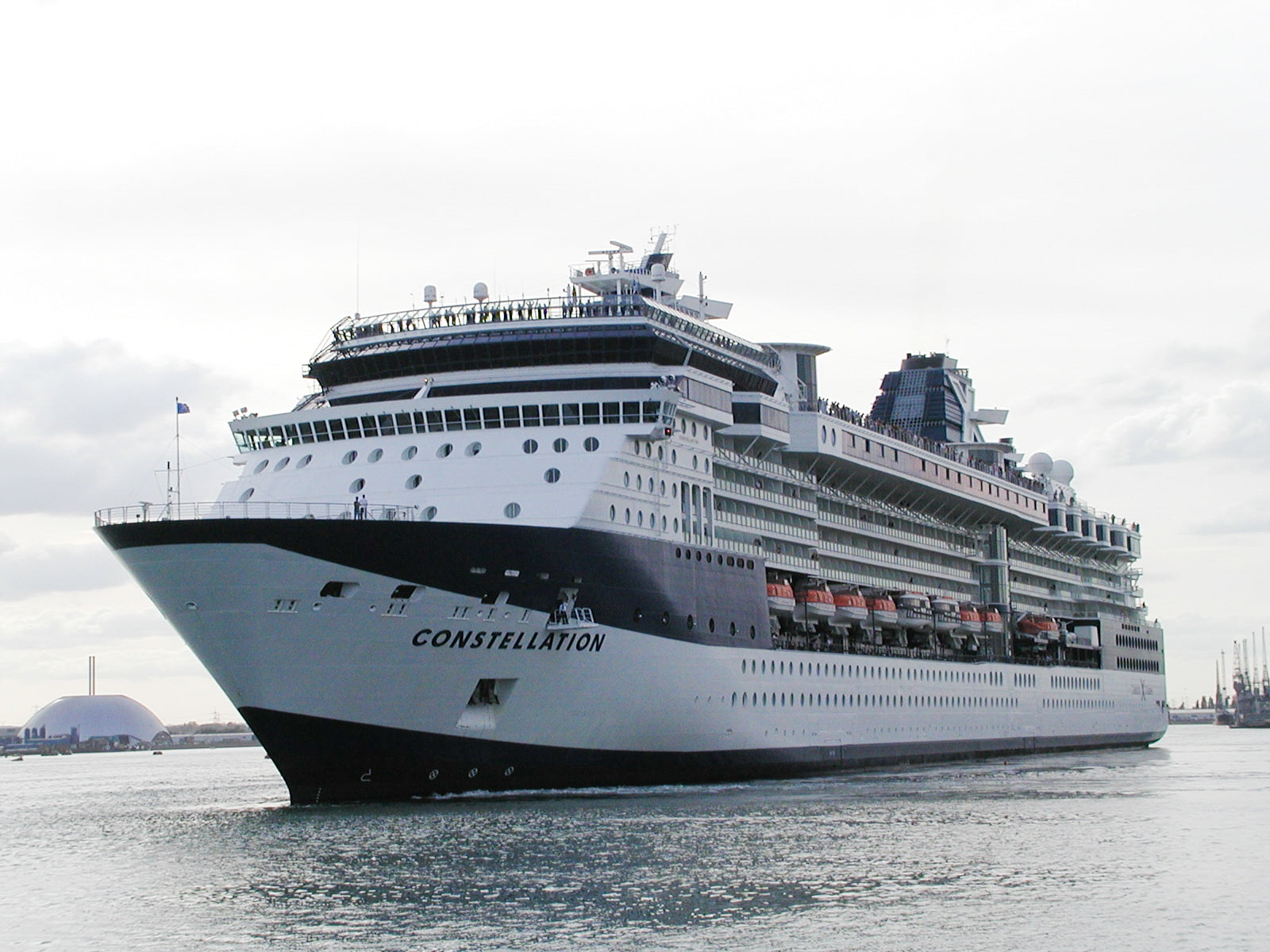 constellation-sailing-from-southampton-on-the-25th-april-2007-bob-smith ...