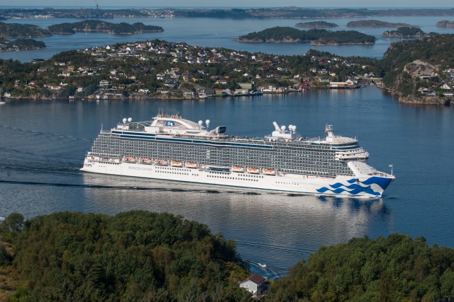 No.1949 Enchanted Princess floated out 6 Aug 2019 | The World's ...