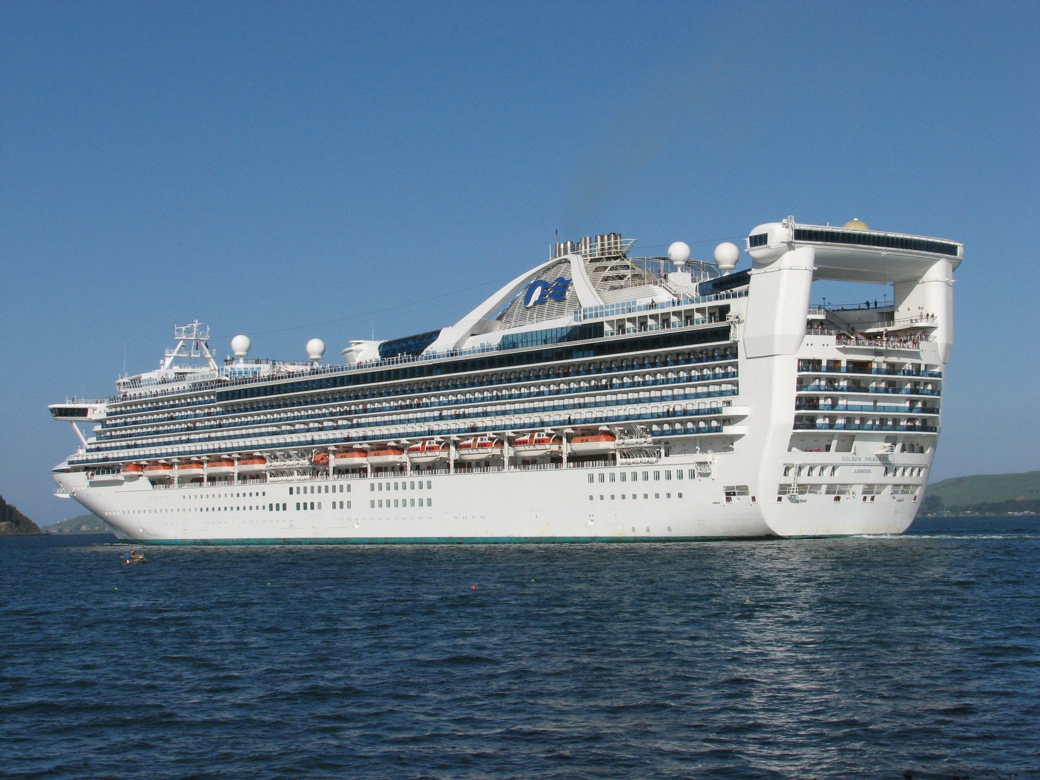 No.1519 Golden Princess launched in 2000 | The World's Passenger Ships