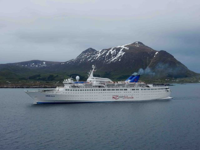 No.964 Starward launched 1968 | The World's Passenger Ships