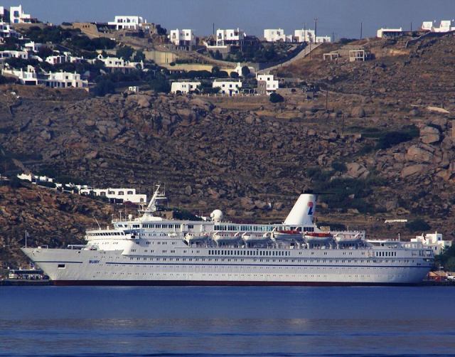 No.1042 Cunard Countess launched in 1974 | The World's Passenger Ships