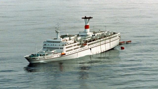 No.962 Hamburg launched in 1968 | The World's Passenger Ships
