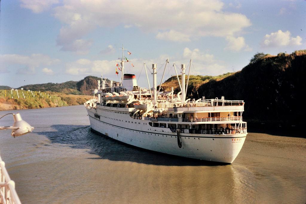No.801 Oceania launched in 1950 | The World's Passenger Ships