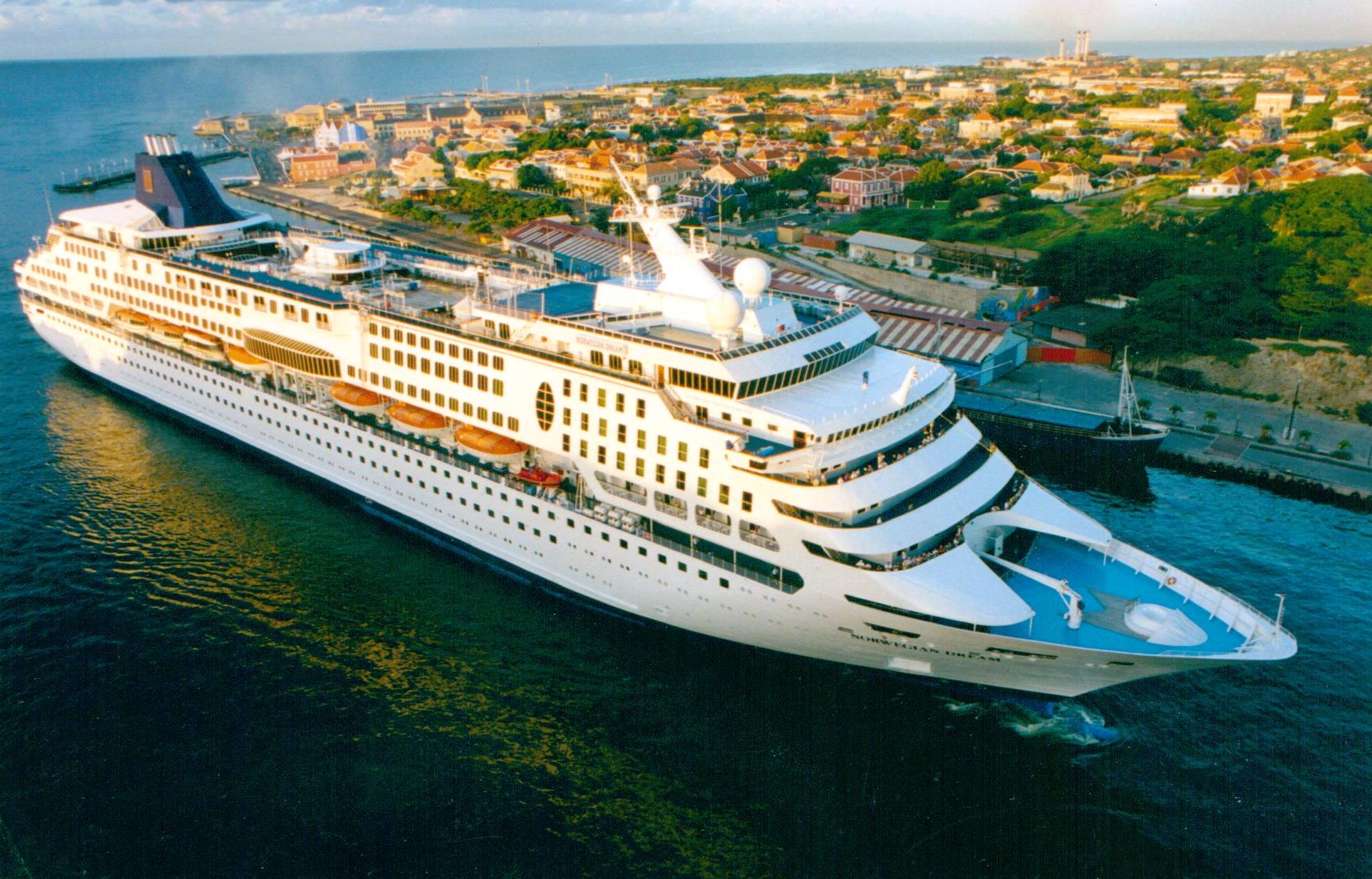 No.1305 Dreamward launched in 1992 | The World's Passenger Ships
