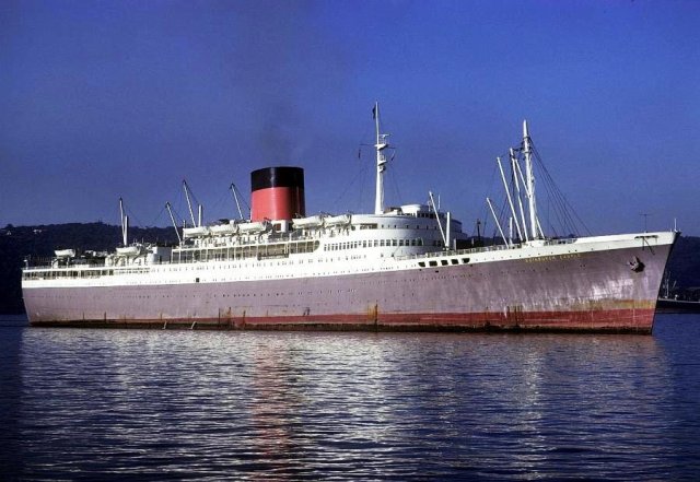 No.758 Edinburgh Castle launched in 1947 | The World's Passenger Ships