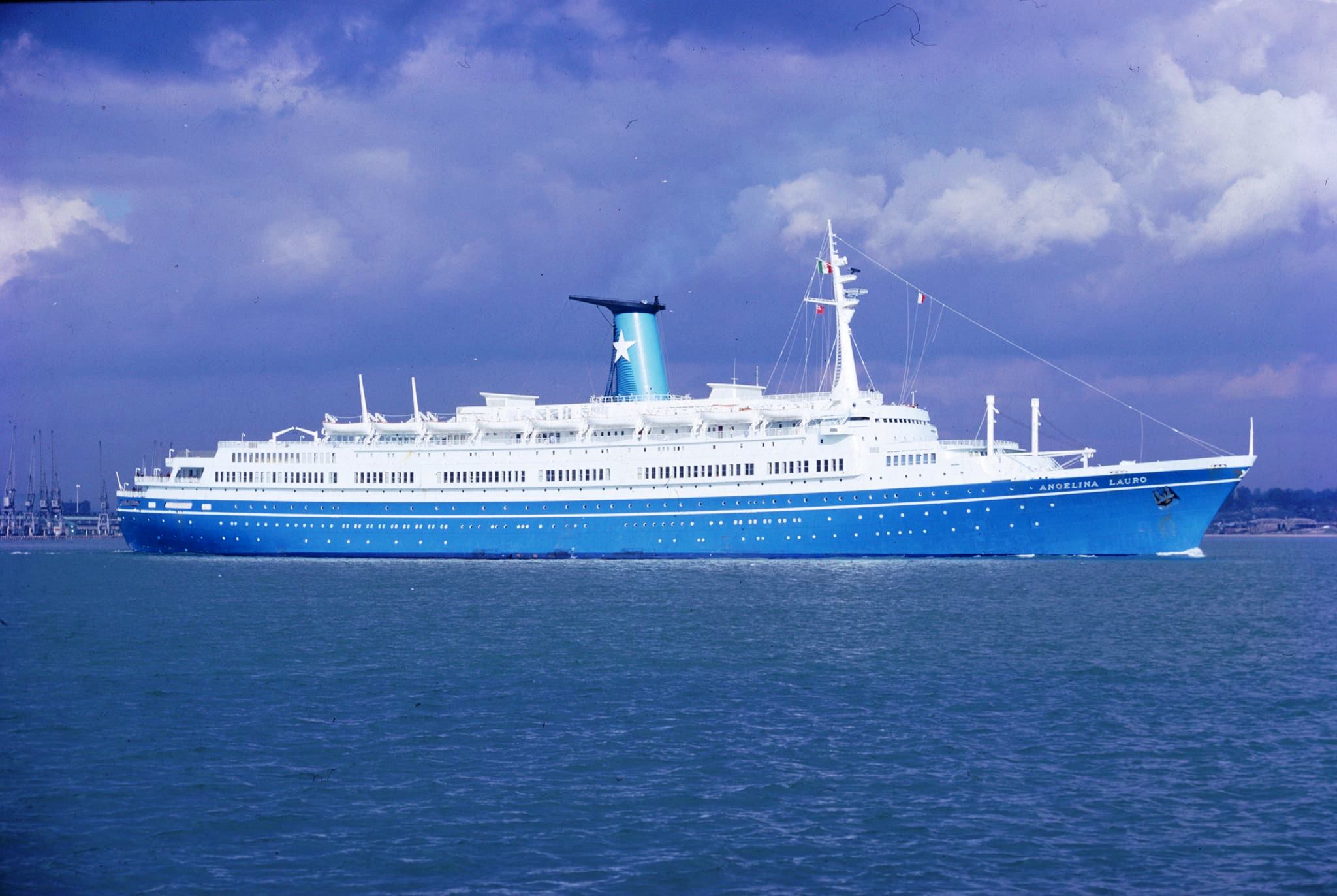 No.617 Oranje launched in 1938 | The World's Passenger Ships