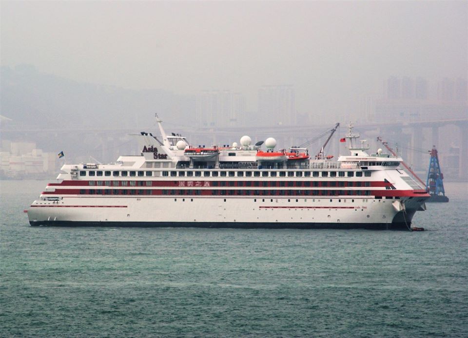No.1283 Radisson Diamond launched in 1991 | The World's Passenger Ships