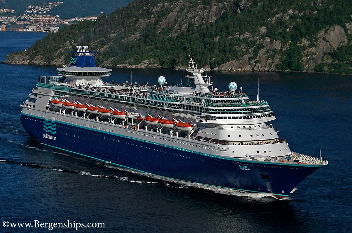 No.1266 Monarch of the Seas launched in 1990 | The World's Passenger Ships