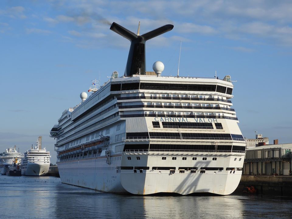 No.1614 Carnival Valor launched in 2003 | The World's Passenger Ships