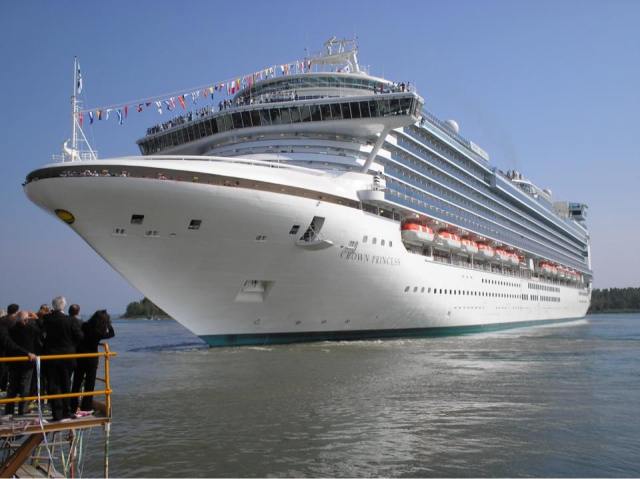 No.1664 Crown Princess floated out 2005 | The World's Passenger Ships