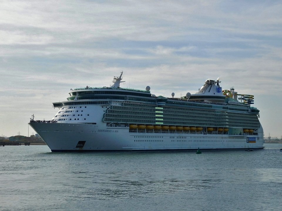 No.1717 Independence of the Seas launched in 2007 | The World's ...