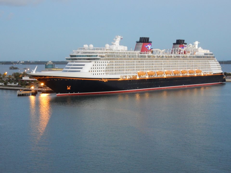 No.1790 Disney Dream floated out 2010 | The World's Passenger Ships