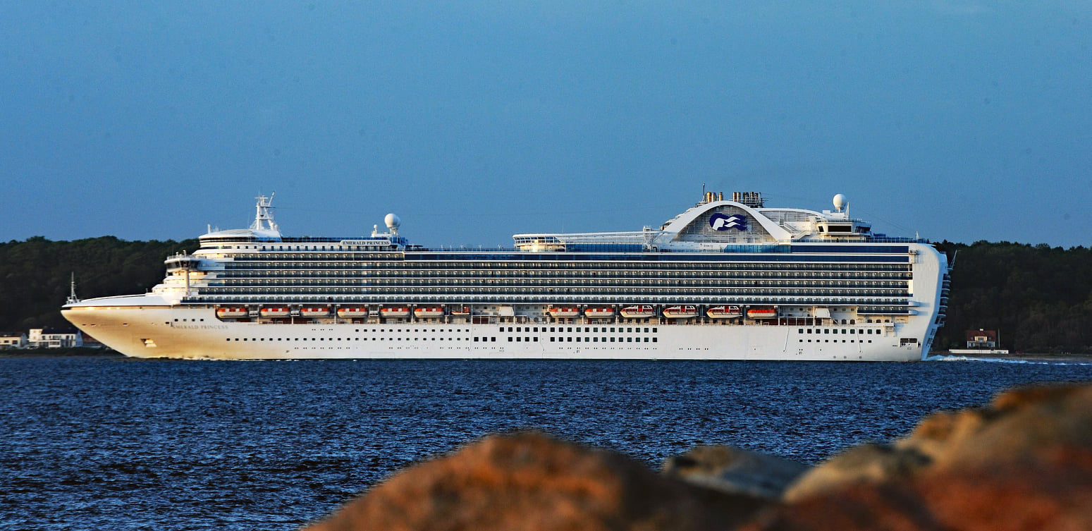 No.1678 Emerald Princess 2006 | The World's Passenger Ships