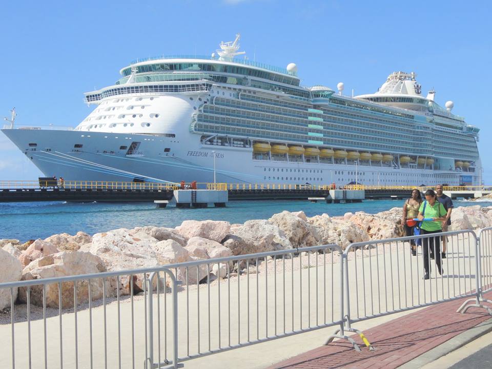 No.1663 Freedom of the Seas floated out 2005 | The World's Passenger Ships
