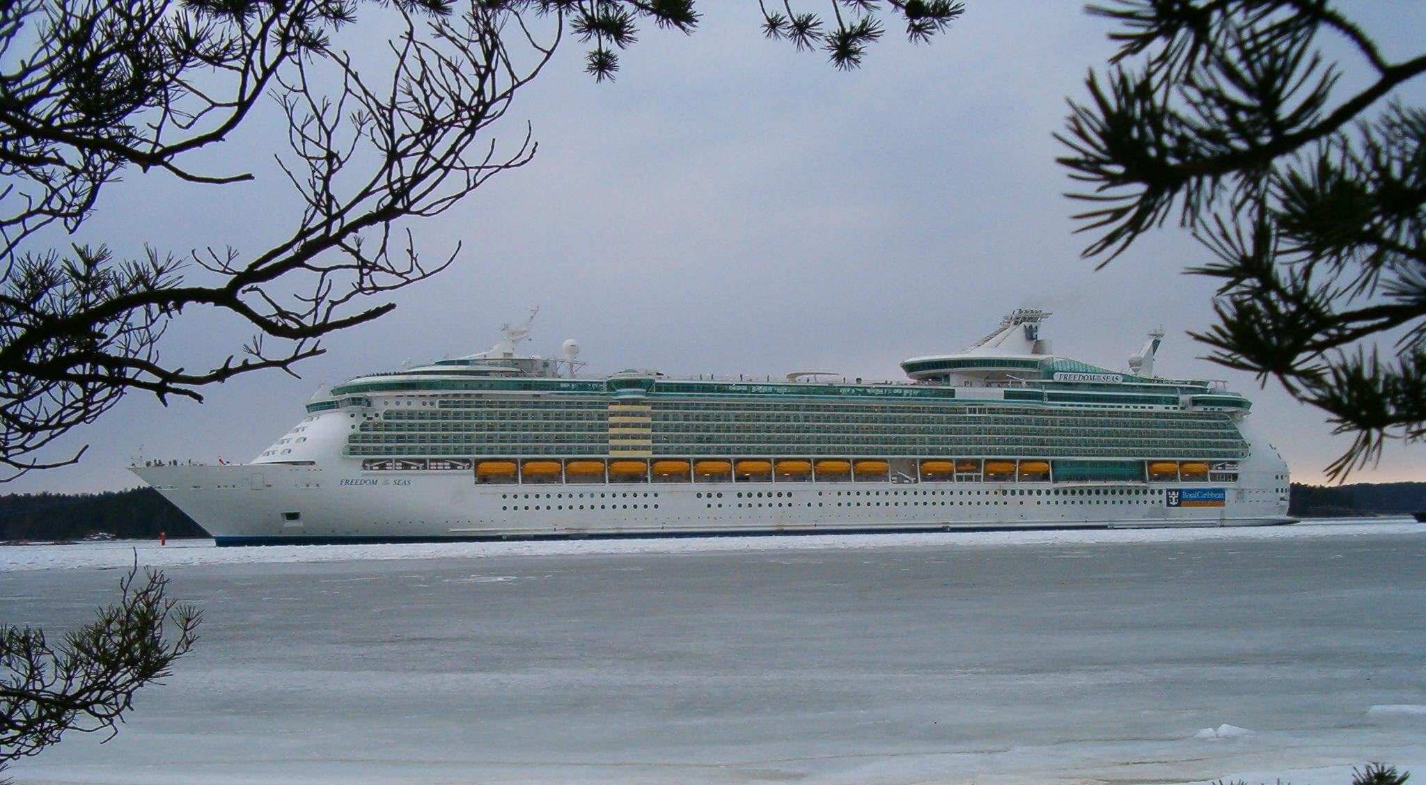 No.1663 Freedom of the Seas floated out 2005 | The World's Passenger Ships