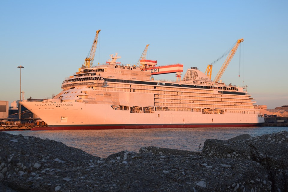 No.1937 Seven Seas Splendor floated out 9 Feb 2019 | The World's ...