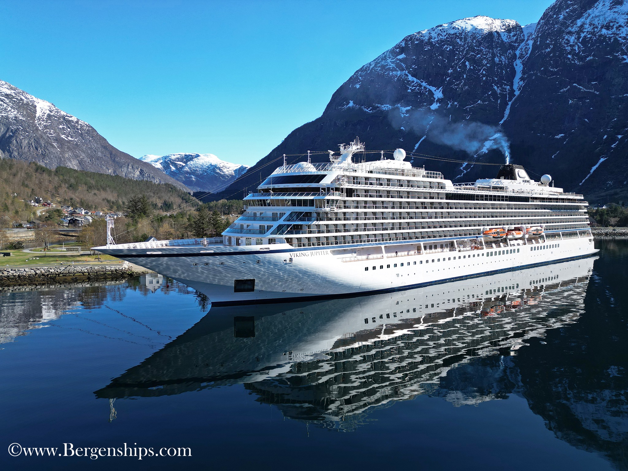 No.1917 Viking Jupiter floated out 10 May 2018 | The World's Passenger Ships