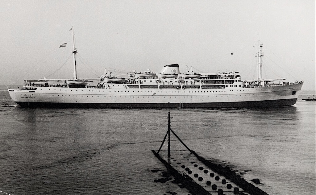 No.814 Maipu launched in 1951 | The World's Passenger Ships
