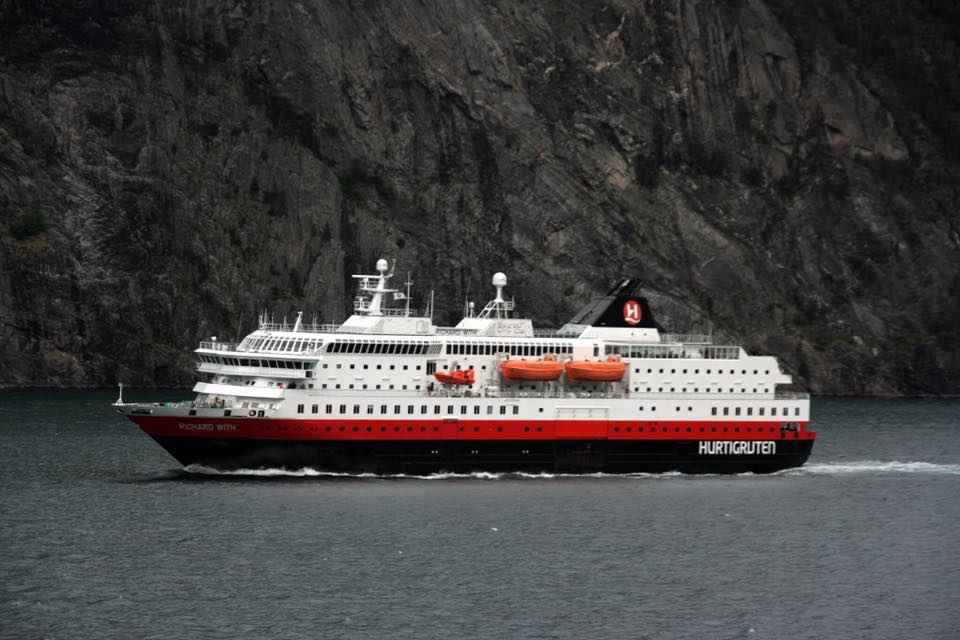 No.1332 Richard With launched in 1993 | The World's Passenger Ships